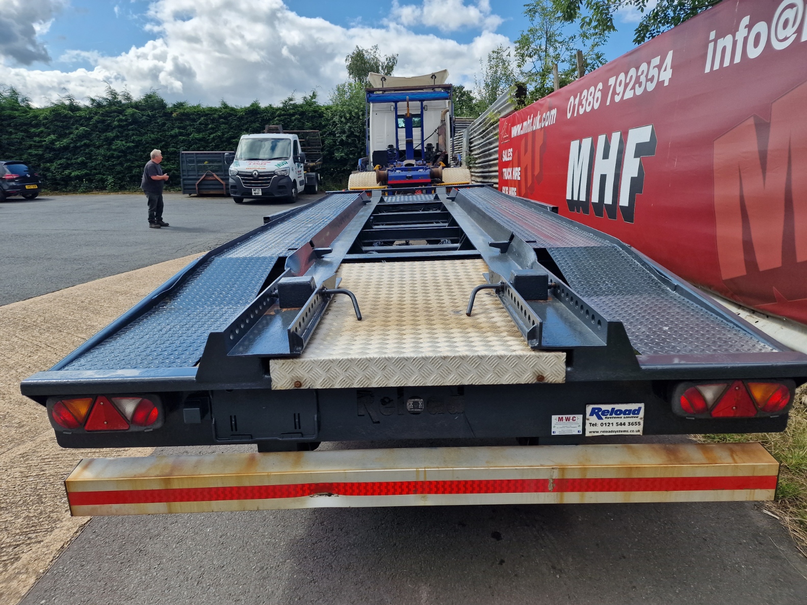 2015 C396570 Reload 24 Ton Gross Tri Axle Hook Loader Trailer | MHF