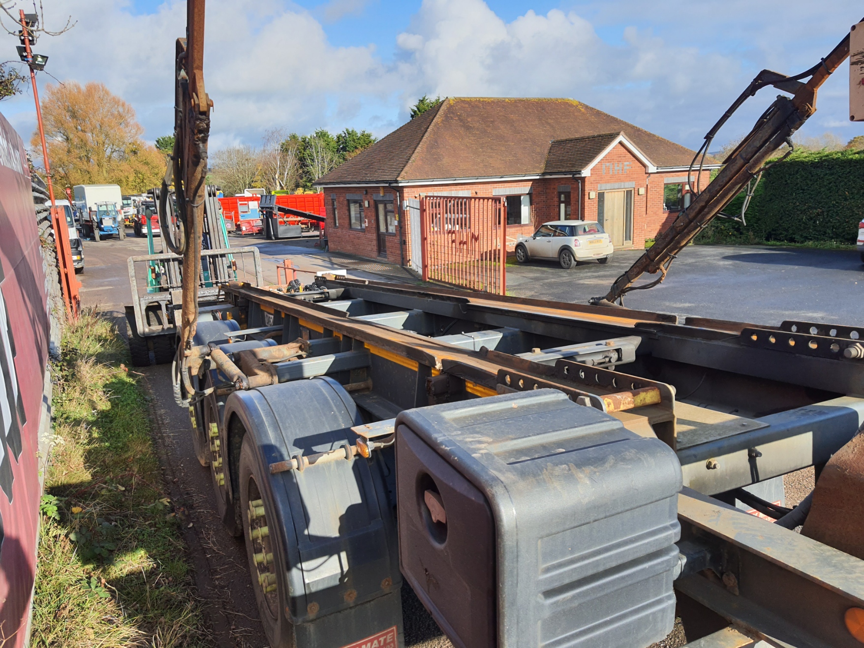 (2012) C349240 20FT Hookmate tri-axle Front-load Trailer | MHF